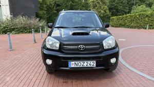 Black Toyota RAV4 2004 in Vilnius, with an engine capacity of 2.00 L and mileage of 327 thousand km for 3500 €, photo 3 on AUTOMOTO.COM.LV