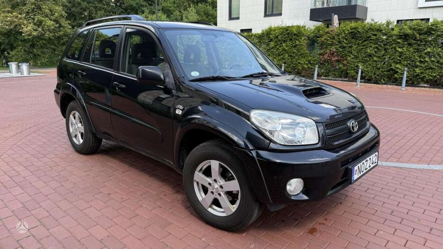Black Toyota RAV4 2004 in Vilnius, with an engine capacity of 2.00 L and mileage of 327 thousand km for 3500 €, photo 4 on AUTOMOTO.COM.LV