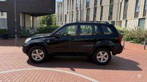 Black Toyota RAV4 2004 in Vilnius, with an engine capacity of 2.00 L and mileage of 327 thousand km for 3500 €, photo 9 on AUTOMOTO.COM.LV