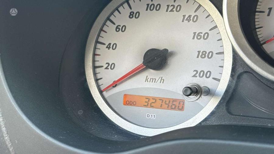 Black Toyota RAV4 2004 in Vilnius, with an engine capacity of 2.00 L and mileage of 327 thousand km for 3500 €, photo 10 on AUTOMOTO.COM.LV