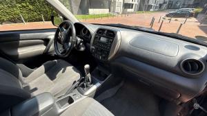 Black Toyota RAV4 2004 in Vilnius, with an engine capacity of 2.00 L and mileage of 327 thousand km for 3500 €, photo 11 on AUTOMOTO.COM.LV