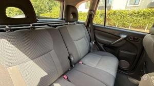 Black Toyota RAV4 2004 in Vilnius, with an engine capacity of 2.00 L and mileage of 327 thousand km for 3500 €, photo 14 on AUTOMOTO.COM.LV