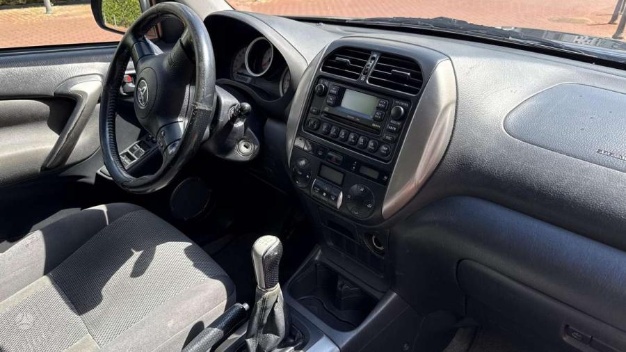 Black Toyota RAV4 2004 in Vilnius, with an engine capacity of 2.00 L and mileage of 327 thousand km for 3500 €, photo 16 on AUTOMOTO.COM.LV