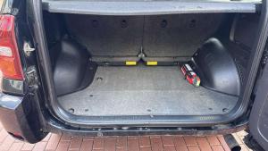 Black Toyota RAV4 2004 in Vilnius, with an engine capacity of 2.00 L and mileage of 327 thousand km for 3500 €, photo 17 on AUTOMOTO.COM.LV