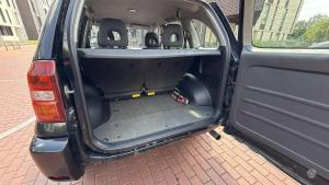 Black Toyota RAV4 2004 in Vilnius, with an engine capacity of 2.00 L and mileage of 327 thousand km for 3500 €, photo 18 on AUTOMOTO.COM.LV
