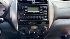 Black Toyota RAV4 2004 in Vilnius, with an engine capacity of 2.00 L and mileage of 327 thousand km for 3500 €, photo 20 on AUTOMOTO.COM.LV