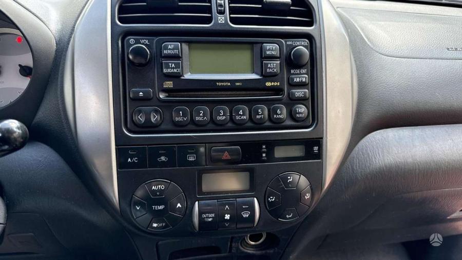 Black Toyota RAV4 2004 in Vilnius, with an engine capacity of 2.00 L and mileage of 327 thousand km for 3500 €, photo 20 on AUTOMOTO.COM.LV