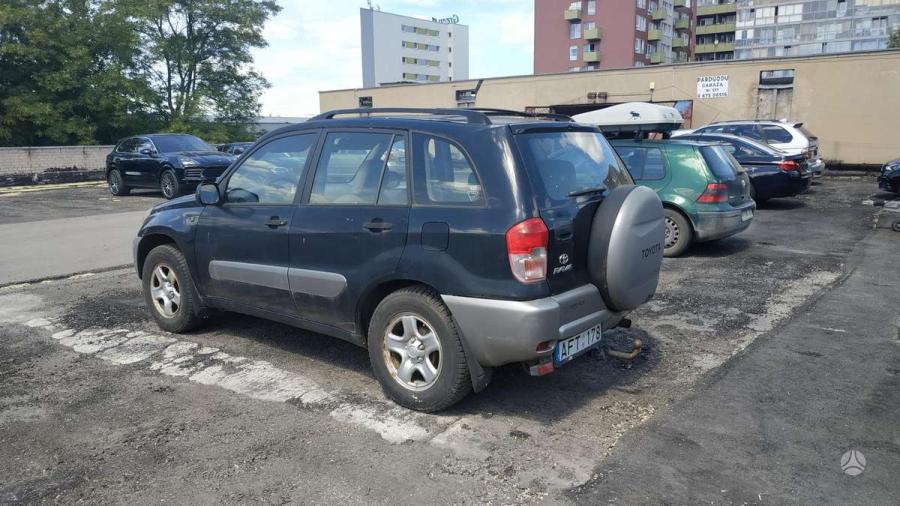 Melns Toyota RAV4 2004 Viļņa, ar dzinēja tilpumu 2.00 L un nobraukumu 220 tūkst. km par 1650 €, foto 4 vietnē AUTOMOTO.COM.LV