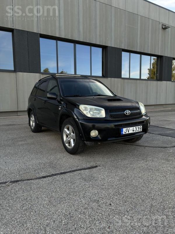 Melns Toyota RAV4 2004 Rīga, ar dzinēja tilpumu 2.00 L un nobraukumu 369 tūkst. km par 1800 €, foto 1 vietnē AUTOMOTO.COM.LV