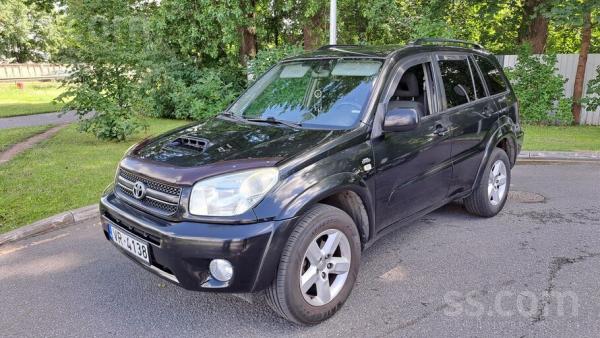 Black Toyota RAV4 2004 in Riga, with an engine capacity of 2.00 L and mileage of 226 thousand km for 2100 €, photo 1 on AUTOMOTO.COM.LV