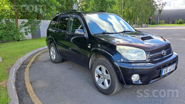 Black Toyota RAV4 2004 in Riga, with an engine capacity of 2.00 L and mileage of 226 thousand km for 2100 €, photo 6 on AUTOMOTO.COM.LV