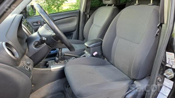 Black Toyota RAV4 2004 in Riga, with an engine capacity of 2.00 L and mileage of 226 thousand km for 2100 €, photo 10 on AUTOMOTO.COM.LV