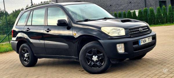 Melns Toyota RAV4 2004 Viļņa, ar dzinēja tilpumu 2.00 L un nobraukumu 320 tūkst. km par 2500 €, foto 2 vietnē AUTOMOTO.COM.LV