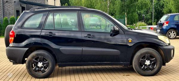 Melns Toyota RAV4 2004 Viļņa, ar dzinēja tilpumu 2.00 L un nobraukumu 320 tūkst. km par 2500 €, foto 6 vietnē AUTOMOTO.COM.LV