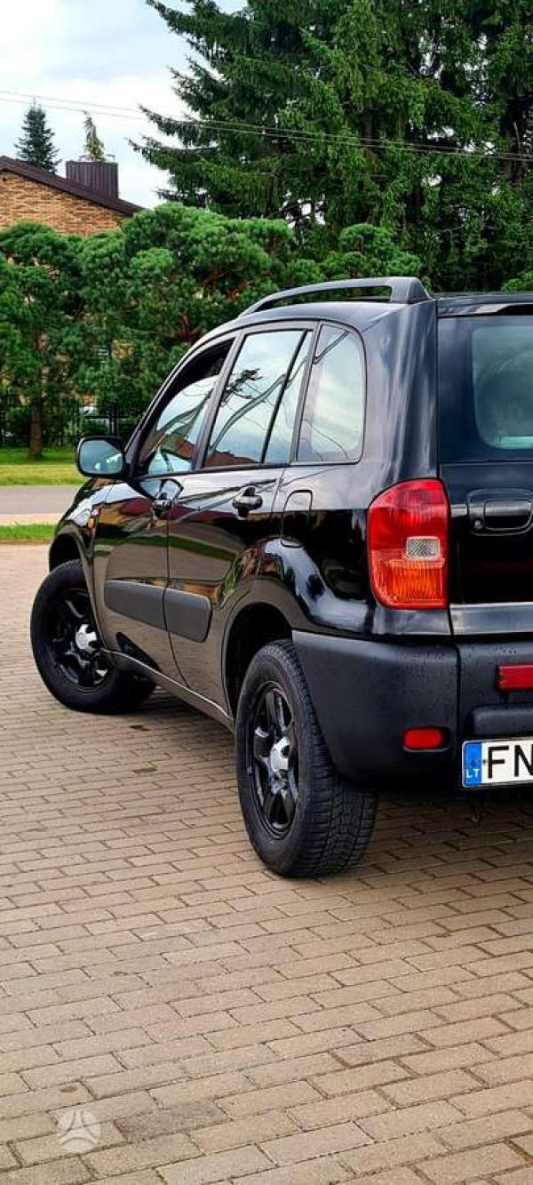 Melns Toyota RAV4 2004 Viļņa, ar dzinēja tilpumu 2.00 L un nobraukumu 320 tūkst. km par 2500 €, foto 9 vietnē AUTOMOTO.COM.LV