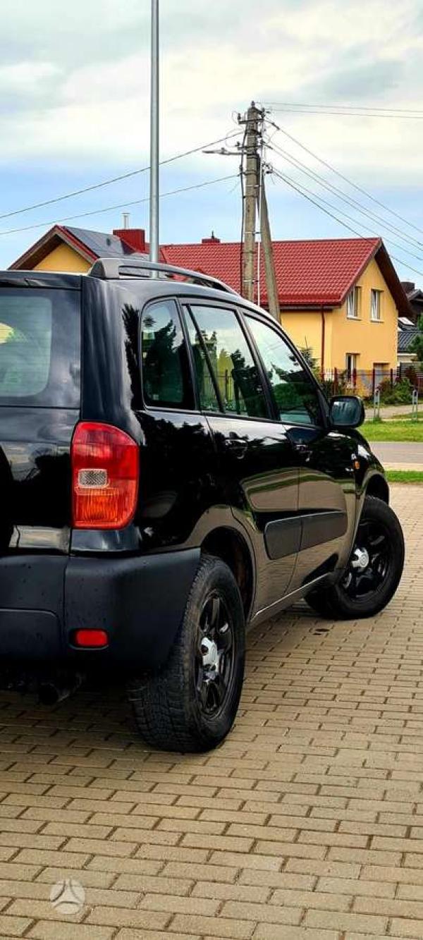 Melns Toyota RAV4 2004 Viļņa, ar dzinēja tilpumu 2.00 L un nobraukumu 320 tūkst. km par 2500 €, foto 10 vietnē AUTOMOTO.COM.LV