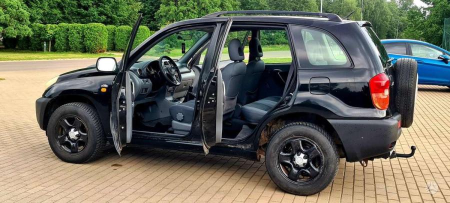 Black Toyota RAV4 2004 in Vilnius, with an engine capacity of 2.00 L and mileage of 320 thousand km for 2500 €, photo 14 on AUTOMOTO.COM.LV