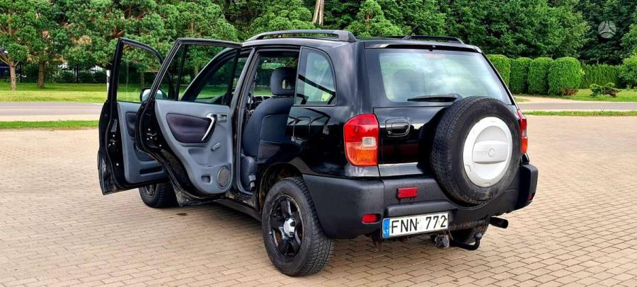 Black Toyota RAV4 2004 in Vilnius, with an engine capacity of 2.00 L and mileage of 320 thousand km for 2500 €, photo 15 on AUTOMOTO.COM.LV