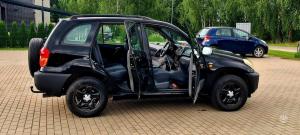 Black Toyota RAV4 2004 in Vilnius, with an engine capacity of 2.00 L and mileage of 320 thousand km for 2500 €, photo 19 on AUTOMOTO.COM.LV