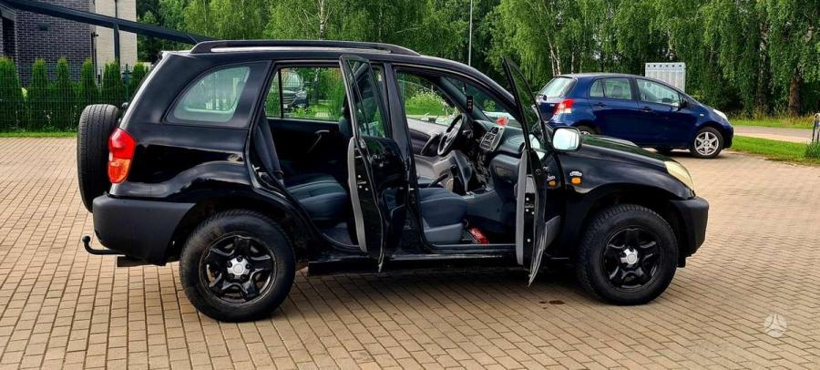 Black Toyota RAV4 2004 in Vilnius, with an engine capacity of 2.00 L and mileage of 320 thousand km for 2500 €, photo 19 on AUTOMOTO.COM.LV