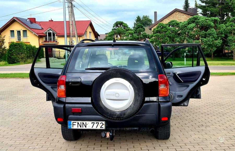 Black Toyota RAV4 2004 in Vilnius, with an engine capacity of 2.00 L and mileage of 320 thousand km for 2500 €, photo 20 on AUTOMOTO.COM.LV