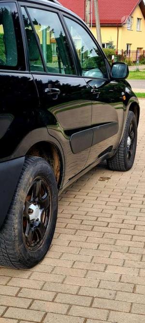 Black Toyota RAV4 2004 in Vilnius, with an engine capacity of 2.00 L and mileage of 320 thousand km for 2500 €, photo 23 on AUTOMOTO.COM.LV