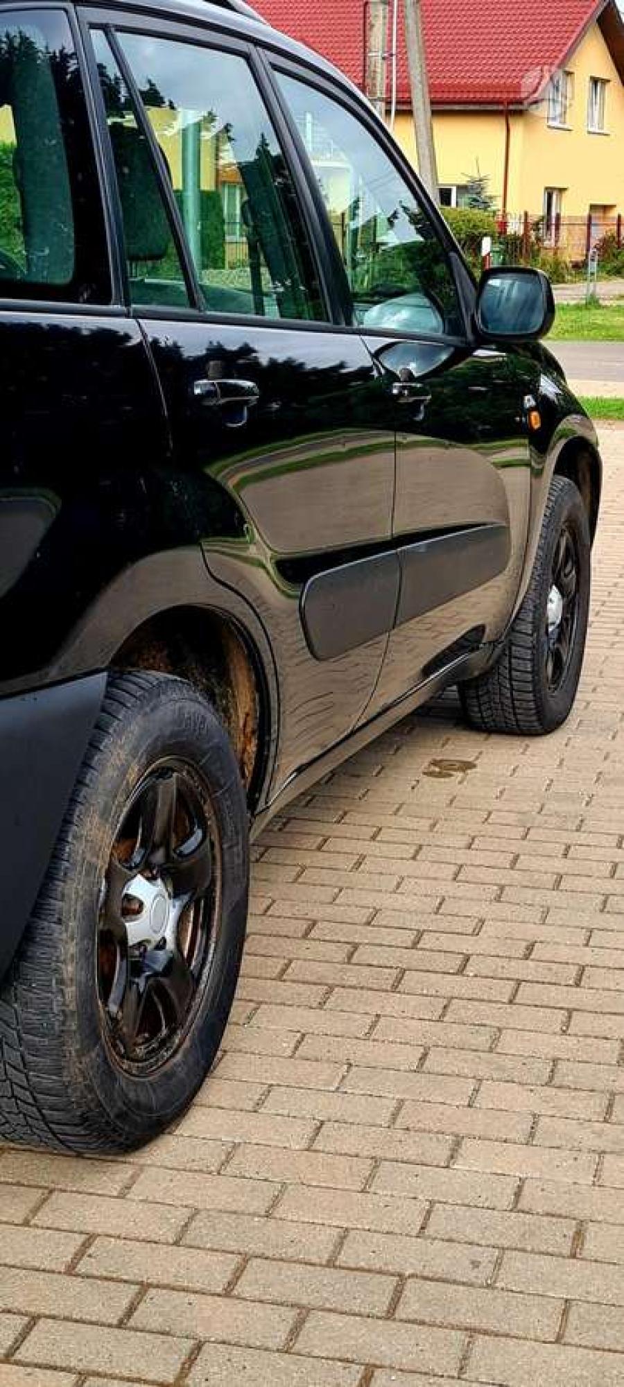 Black Toyota RAV4 2004 in Vilnius, with an engine capacity of 2.00 L and mileage of 320 thousand km for 2500 €, photo 23 on AUTOMOTO.COM.LV