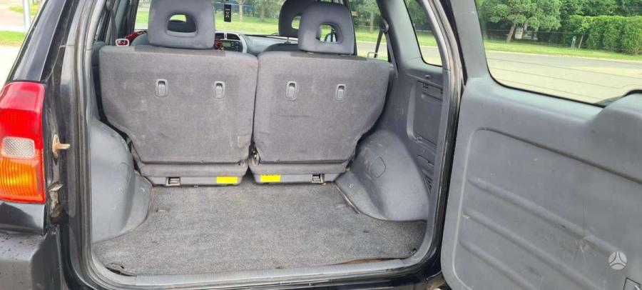 Black Toyota RAV4 2004 in Vilnius, with an engine capacity of 2.00 L and mileage of 320 thousand km for 2500 €, photo 27 on AUTOMOTO.COM.LV
