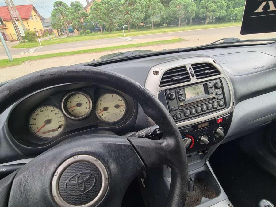 Black Toyota RAV4 2004 in Vilnius, with an engine capacity of 2.00 L and mileage of 320 thousand km for 2500 €, photo 28 on AUTOMOTO.COM.LV