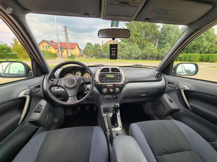 Black Toyota RAV4 2004 in Vilnius, with an engine capacity of 2.00 L and mileage of 320 thousand km for 2500 €, photo 29 on AUTOMOTO.COM.LV