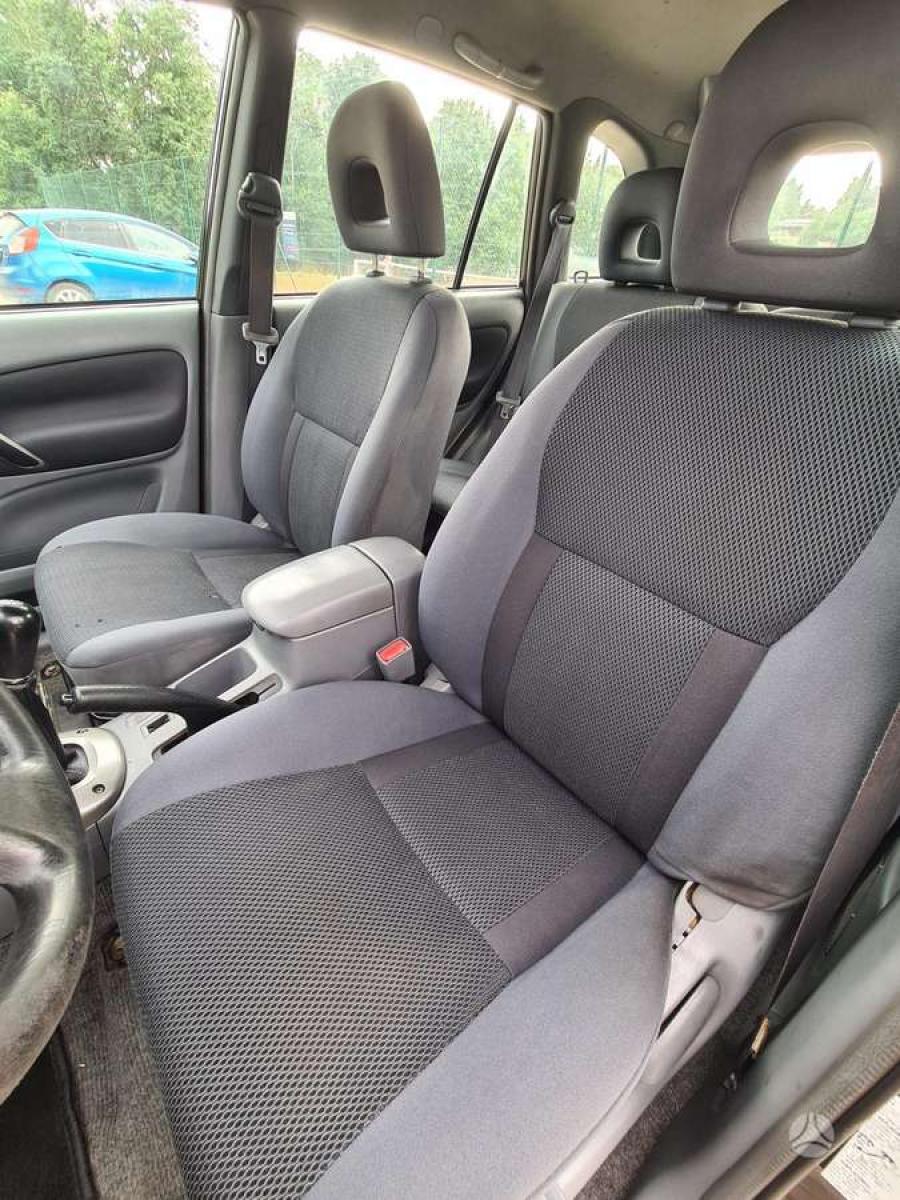 Black Toyota RAV4 2004 in Vilnius, with an engine capacity of 2.00 L and mileage of 320 thousand km for 2500 €, photo 31 on AUTOMOTO.COM.LV