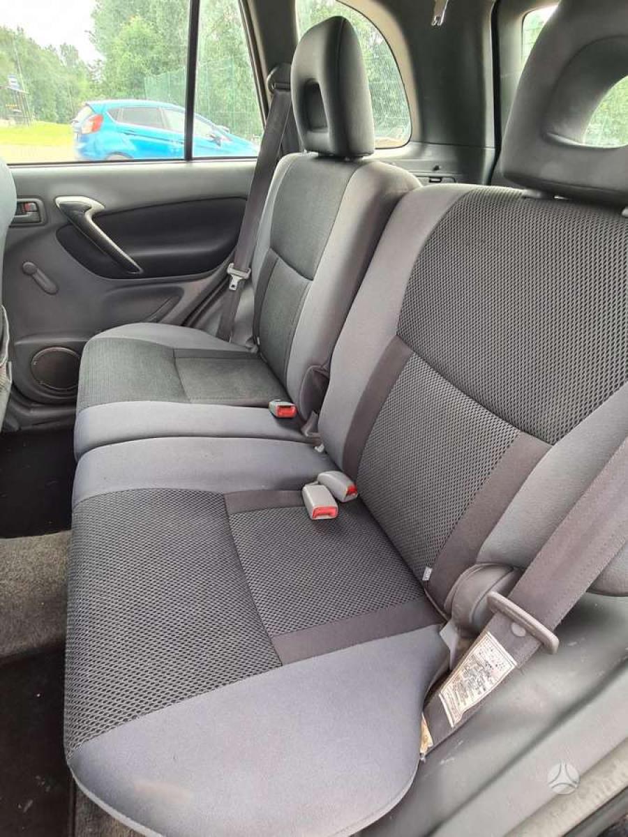 Black Toyota RAV4 2004 in Vilnius, with an engine capacity of 2.00 L and mileage of 320 thousand km for 2500 €, photo 32 on AUTOMOTO.COM.LV