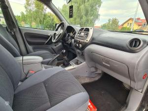 Black Toyota RAV4 2004 in Vilnius, with an engine capacity of 2.00 L and mileage of 320 thousand km for 2500 €, photo 33 on AUTOMOTO.COM.LV