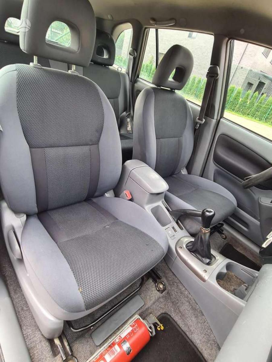 Black Toyota RAV4 2004 in Vilnius, with an engine capacity of 2.00 L and mileage of 320 thousand km for 2500 €, photo 34 on AUTOMOTO.COM.LV