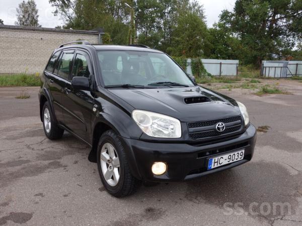 Melns Toyota RAV4 2004 Rīga, ar dzinēja tilpumu 2.00 L un nobraukumu 277 tūkst. km par 2850 €, foto 3 vietnē AUTOMOTO.COM.LV
