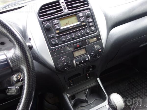 Melns Toyota RAV4 2004 Rīga, ar dzinēja tilpumu 2.00 L un nobraukumu 277 tūkst. km par 2850 €, foto 10 vietnē AUTOMOTO.COM.LV