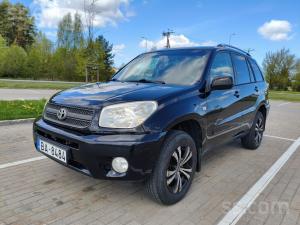 Black Toyota RAV4 2005 in Riga, with an engine capacity of 1.80 L and mileage of 250 thousand km for 4100 €, photo 2 on AUTOMOTO.COM.LV