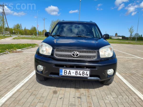 Black Toyota RAV4 2005 in Riga, with an engine capacity of 1.80 L and mileage of 250 thousand km for 4100 €, photo 3 on AUTOMOTO.COM.LV