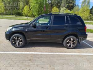 Black Toyota RAV4 2005 in Riga, with an engine capacity of 1.80 L and mileage of 250 thousand km for 4100 €, photo 4 on AUTOMOTO.COM.LV