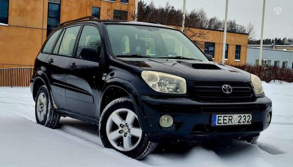 Melns Toyota RAV4 2005 Viļņa, ar dzinēja tilpumu 2.00 L un nobraukumu 324 tūkst. km par 3750 €, foto 1 vietnē AUTOMOTO.COM.LV