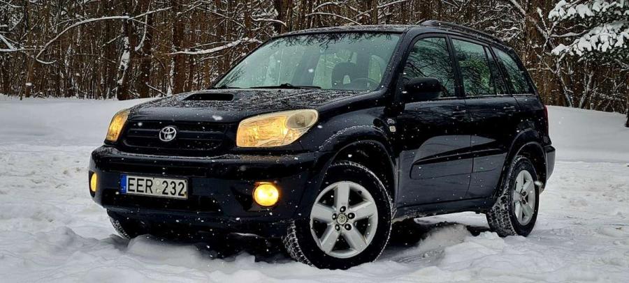 Black Toyota RAV4 2005 in Vilnius, with an engine capacity of 2.00 L and mileage of 324 thousand km for 3750 €, photo 2 on AUTOMOTO.COM.LV