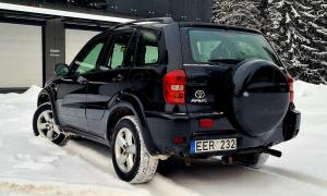 Black Toyota RAV4 2005 in Vilnius, with an engine capacity of 2.00 L and mileage of 324 thousand km for 3750 €, photo 3 on AUTOMOTO.COM.LV