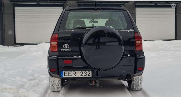 Black Toyota RAV4 2005 in Vilnius, with an engine capacity of 2.00 L and mileage of 324 thousand km for 3750 €, photo 7 on AUTOMOTO.COM.LV