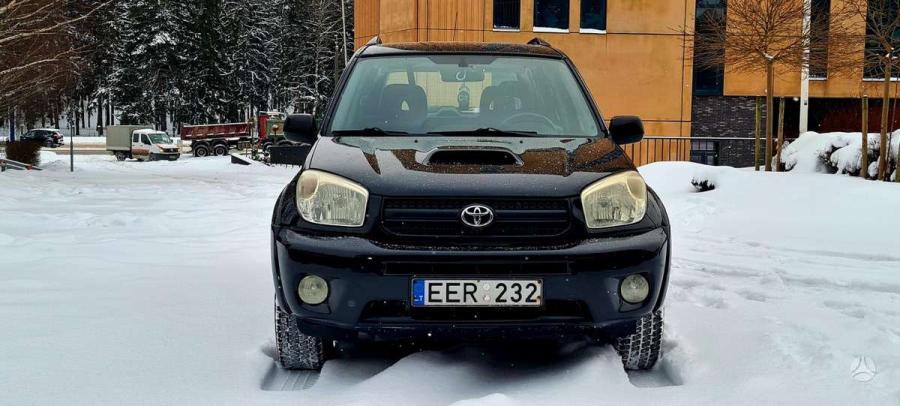 Black Toyota RAV4 2005 in Vilnius, with an engine capacity of 2.00 L and mileage of 324 thousand km for 3750 €, photo 8 on AUTOMOTO.COM.LV
