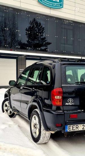 Black Toyota RAV4 2005 in Vilnius, with an engine capacity of 2.00 L and mileage of 324 thousand km for 3750 €, photo 10 on AUTOMOTO.COM.LV