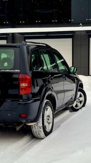 Black Toyota RAV4 2005 in Vilnius, with an engine capacity of 2.00 L and mileage of 324 thousand km for 3750 €, photo 13 on AUTOMOTO.COM.LV