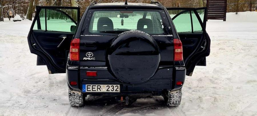 Black Toyota RAV4 2005 in Vilnius, with an engine capacity of 2.00 L and mileage of 324 thousand km for 3750 €, photo 15 on AUTOMOTO.COM.LV