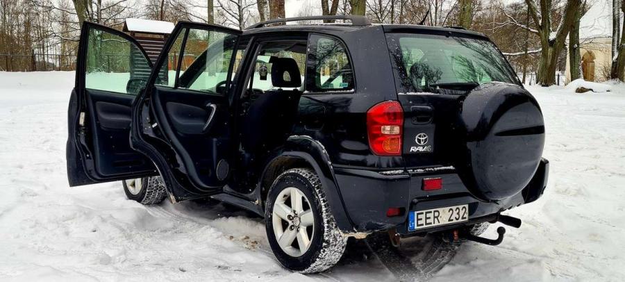 Black Toyota RAV4 2005 in Vilnius, with an engine capacity of 2.00 L and mileage of 324 thousand km for 3750 €, photo 22 on AUTOMOTO.COM.LV