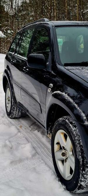 Black Toyota RAV4 2005 in Vilnius, with an engine capacity of 2.00 L and mileage of 324 thousand km for 3750 €, photo 23 on AUTOMOTO.COM.LV