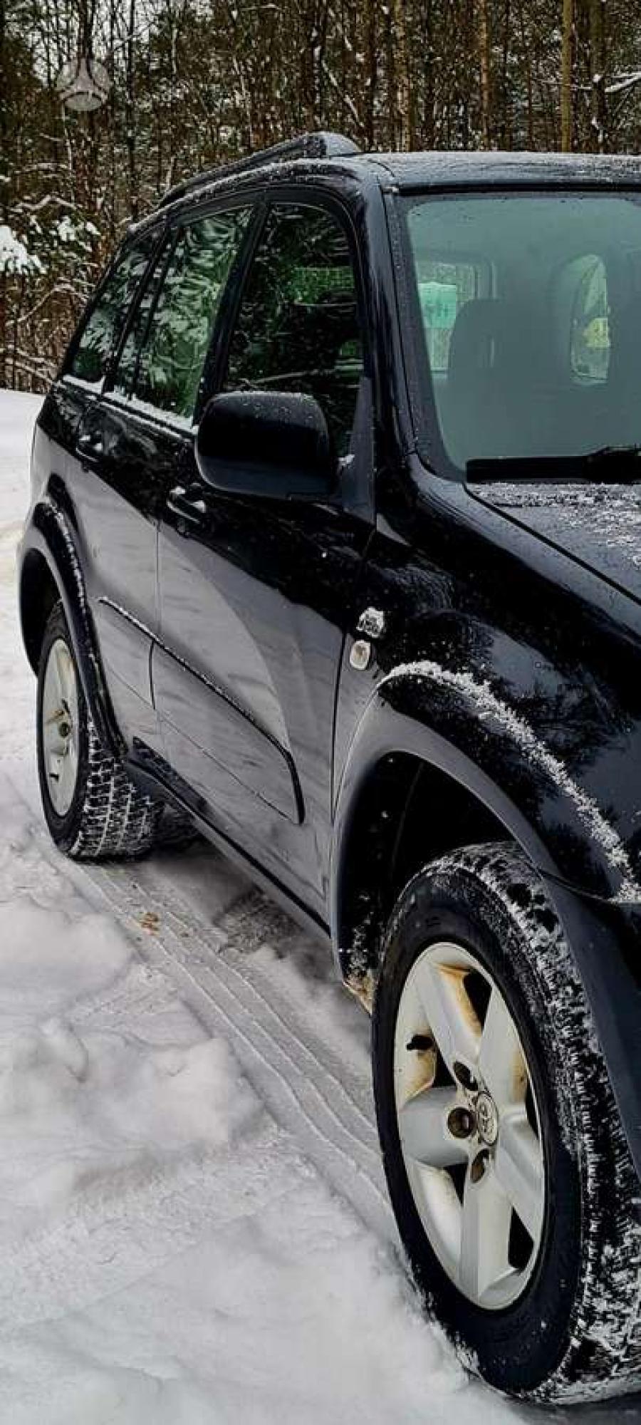 Black Toyota RAV4 2005 in Vilnius, with an engine capacity of 2.00 L and mileage of 324 thousand km for 3750 €, photo 23 on AUTOMOTO.COM.LV